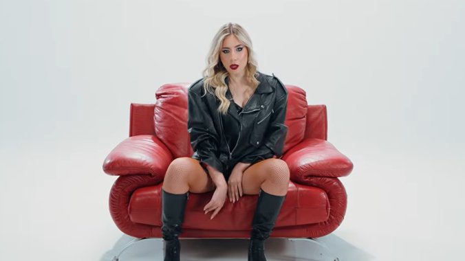 BESNA MAŠINA, DUGE NOGE I STAJLING DA SE SMRZNEŠ! Anastasija Rilak bira ...