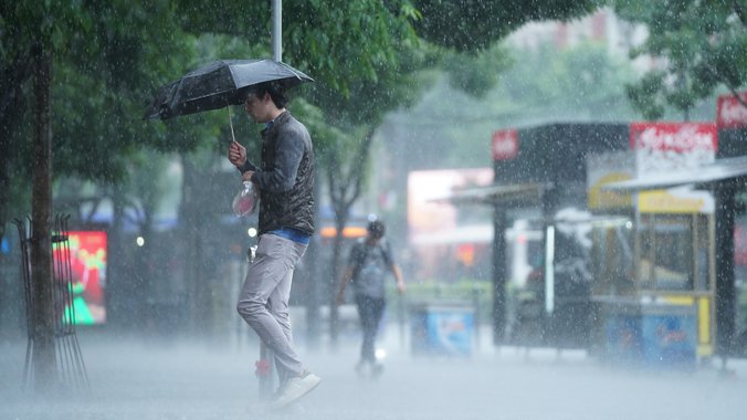 DANAS NIGDE NE KREĆITE BEZ KIŠOBRANA: Pljuskovi, grmljavina, vetar i ...
