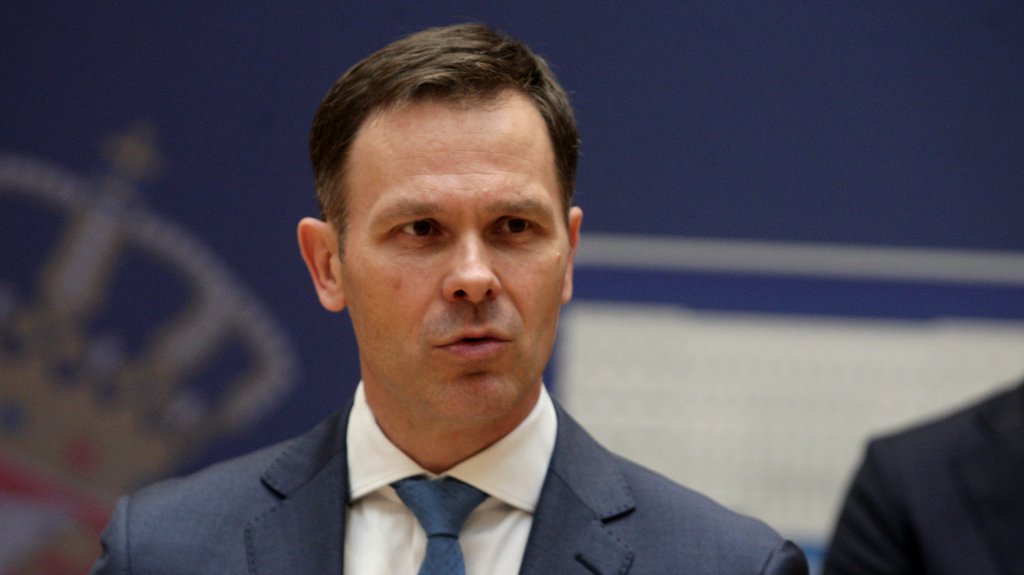 'DA SE NE NALJUTI DRUGARICA ANA BRNABIĆ...' KO BI POTROŠIO SVE PARE U KAFANI, KO SE LJUTI ZA ...