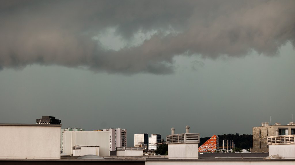 SRBIJU ĆE TAČNO OVOG DATUMA NADVITI CRNI OBLACI: Poznata detaljna ...