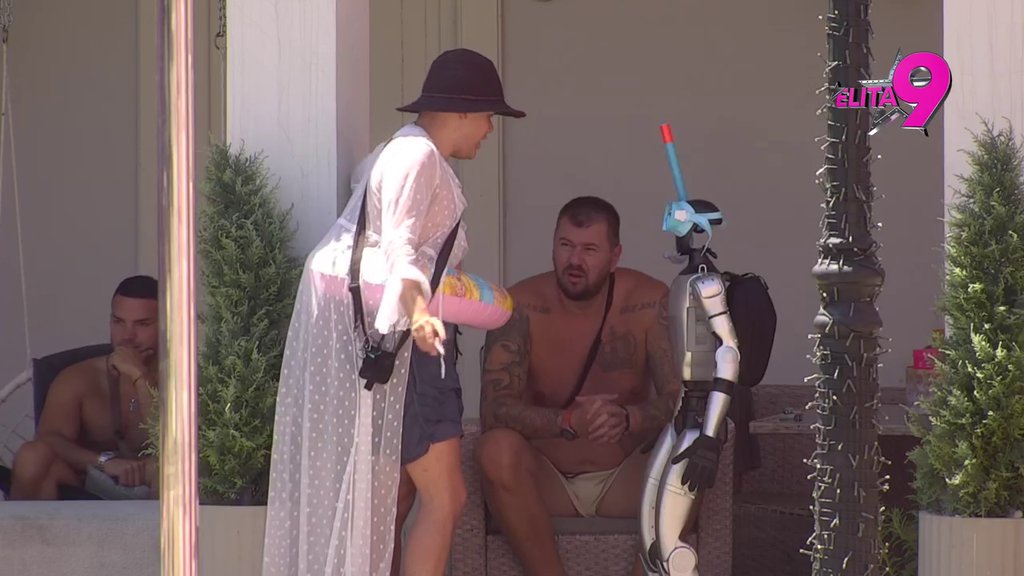 Jedva sam stomak ugurao u ovu gumu: Uroš se žalio Toši, Janjuš obećao ...