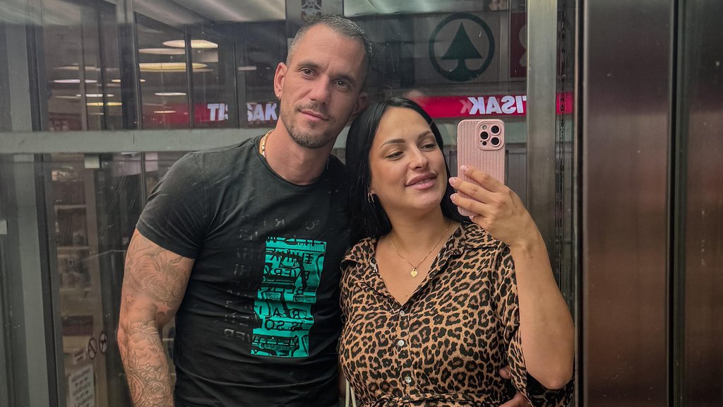 NAŠA PEVAČICA SE ZBOG LJUBAVI PRESELILA U HRVATSKU: Biznismenu rodila ...