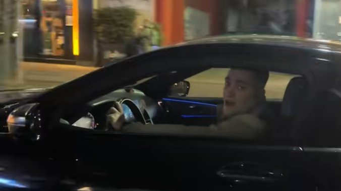 UHODILA DEČKA: Pevačica napravila pravu poteru po gradu, on bio s ...