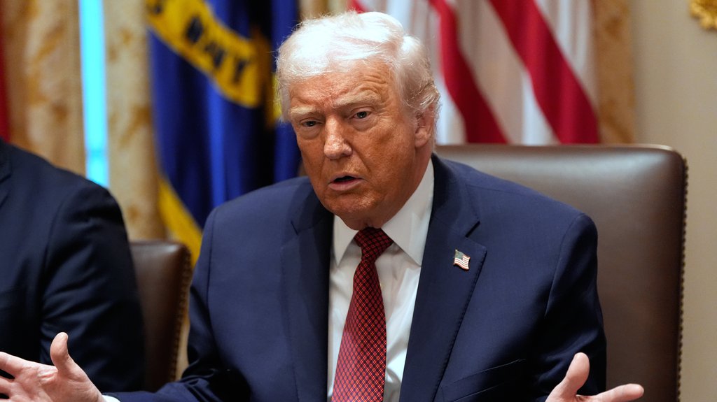 'OBAVEŠTEN SAM DA SU U IRANU PRESTALI SA UBIJANJIMA' Tramp o trenutnoj ...