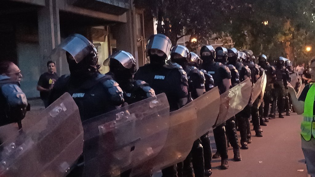 ŽAKLINA TATALOVIĆ JAVNO PRIZNALA DA BLOKADERI SPROVODE STRAŠNO NASILJE: Udarili su na policiju u ...