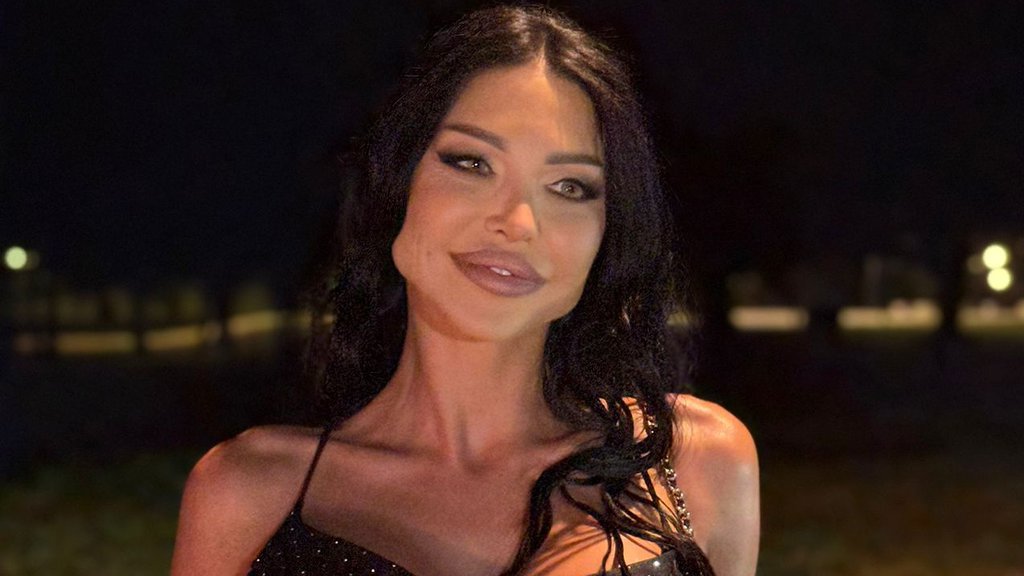 TEMPIRANA BOMBA: Maja Marinković stigla na nastup Tee Tairović, svi gledaju samo u nju, a njen ...