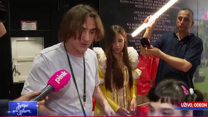 EMOTIVNO U TEATRU ODEON! Željko Mitrović proslavio rođendan sa decom ...