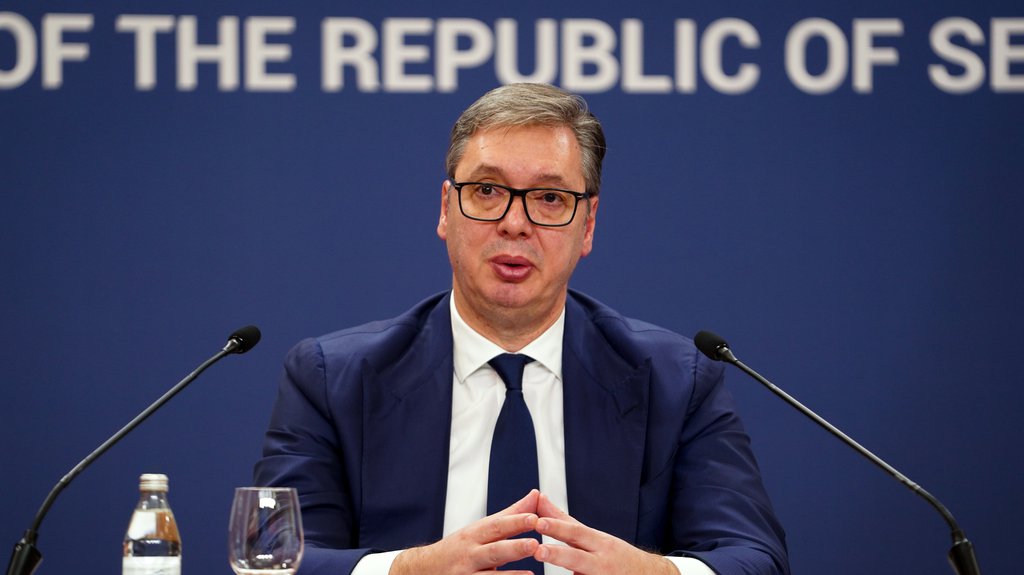 JOŠ JEDNO POVEĆANJE PLATA U JAVNOM SEKTORU! Predsednik Vučić saopštio sjajne vesti: Evo za ...