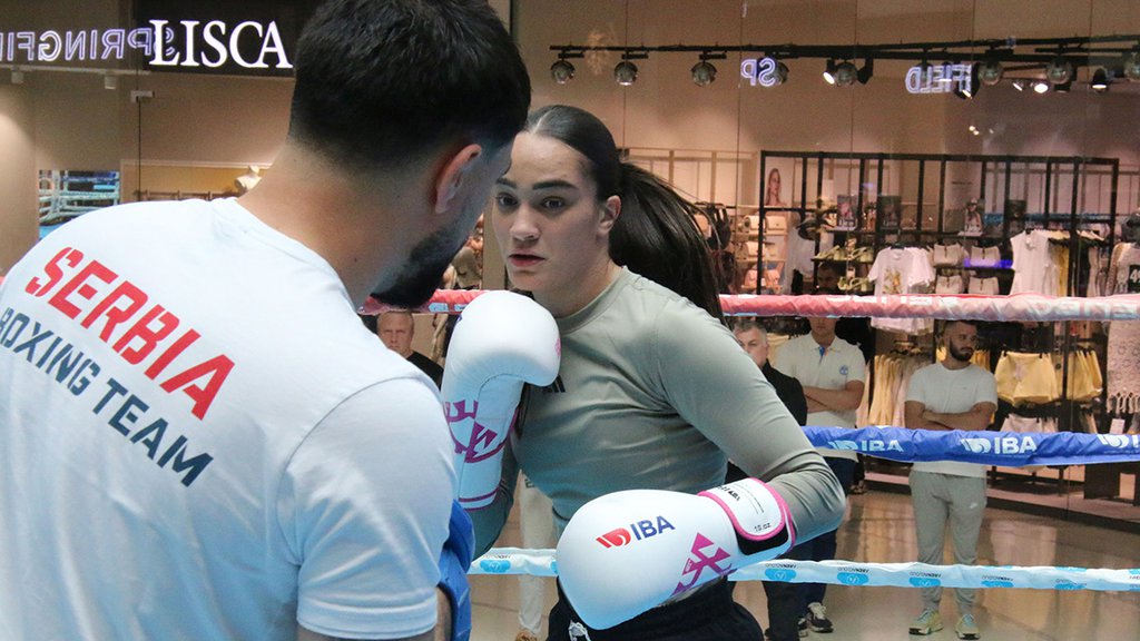 SPREMNA ZA NOVI PODVIG! Sara Ćirković održala otvoreni trening u Banja Luci pred meč za titulu ...