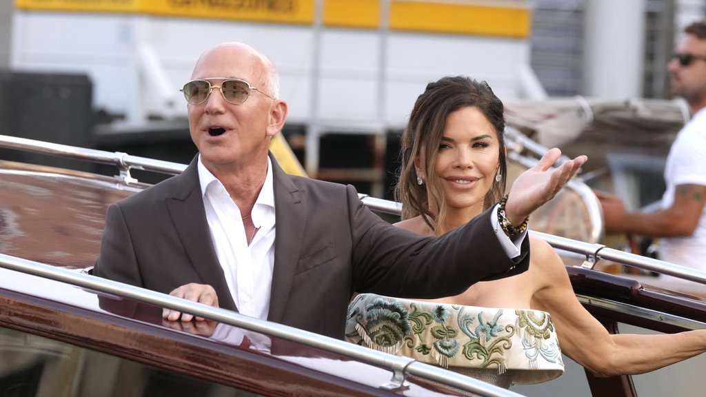 Venčali se Džef Bezos i Loren Sančez: Nakon što su izgovorili ...