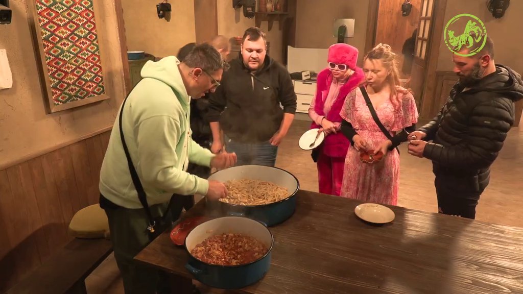 Vreme je za večeru! Kristijan oduševio farmere svojim specijalitetom ...