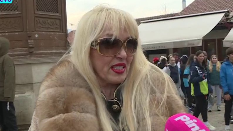 Pevačica se oporavila nakon teške operacije: SKINULA SE i pokazala zgodno telo u 68. godini ...