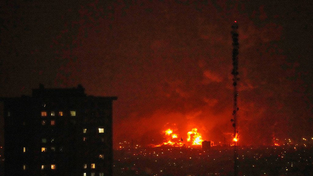IRAN ISPALIO RAKETE NA DIMONU: Pogođen grad u kome se nalazi izraelski ...
