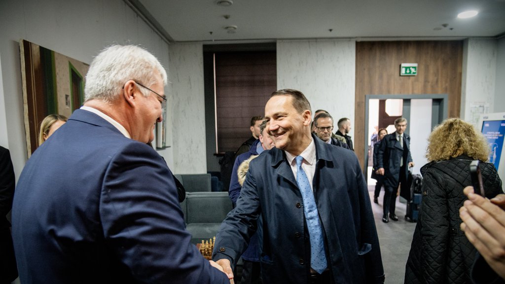Sikorski: Pregovori sa Putinom su uzaludni — 'Ovaj rat će okončati neko ...