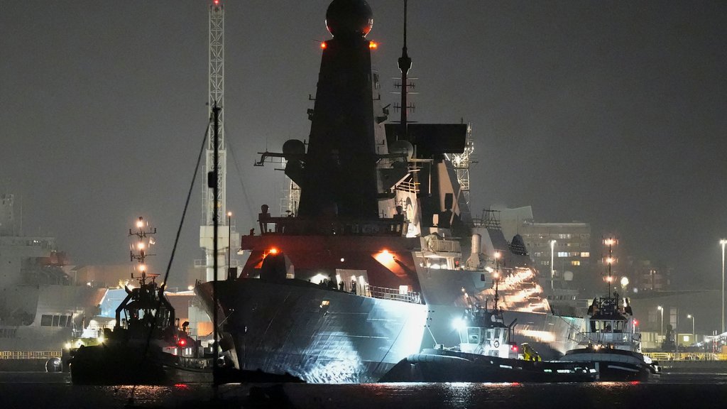 Američki lovac onesposobio tanker koji je pokušao da probije blokadu ...