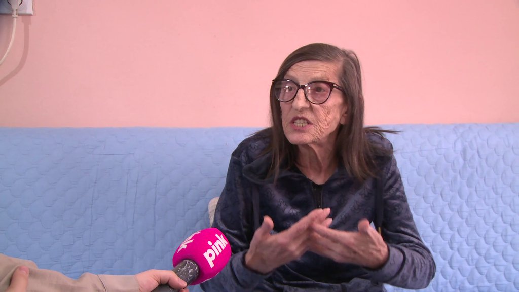 BEZ DLAKE NA JEZIKU: Baba Ene Čolić prokomentarisala Aneli Ahmić, pa se osvrnula na tužbe koje ...