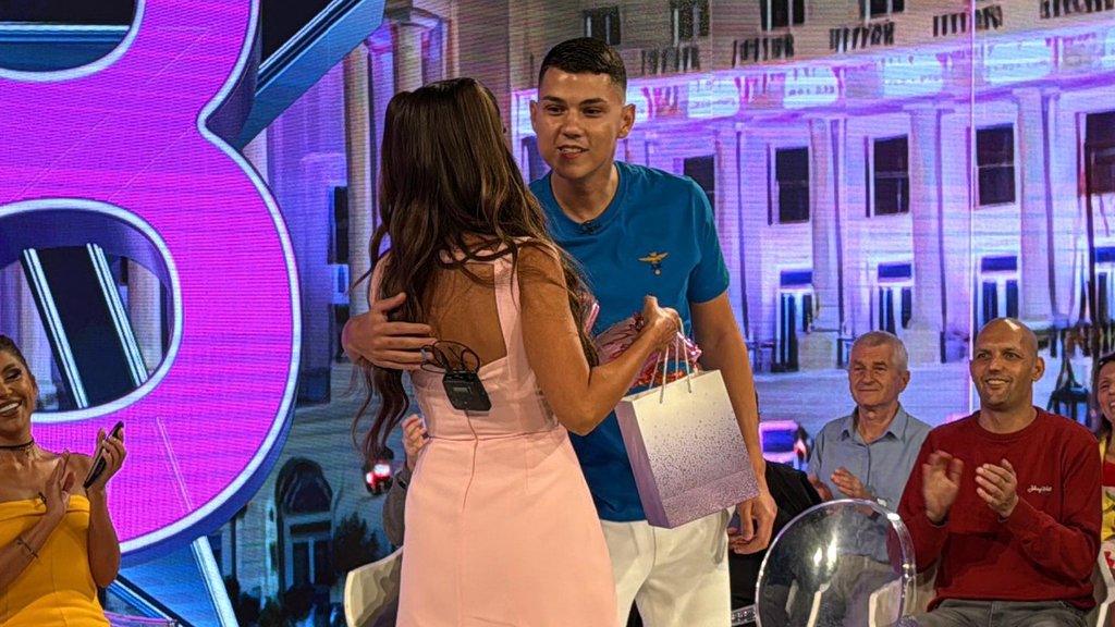 IZNENAĐENJE! Evo kako je izgledao prvi susret Ene i Peje pred emisiju, donela mu i POKLON: Ovome ...